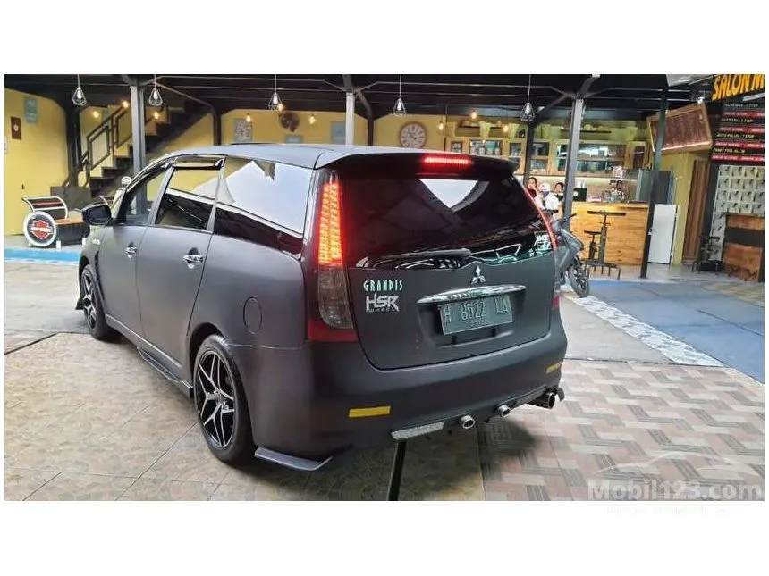 Jual Mobil Mitsubishi Grandis 2005 2.4 di Jawa Barat Automatic MPV Abu ...