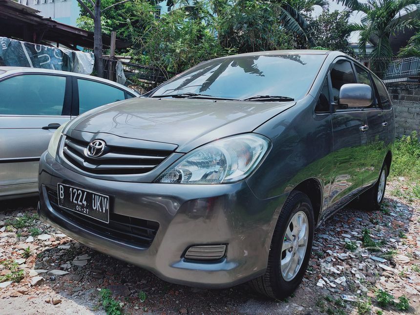 Jual Mobil Toyota Kijang Innova 2011 J 2.0 di Jawa Barat Manual MPV Abu ...