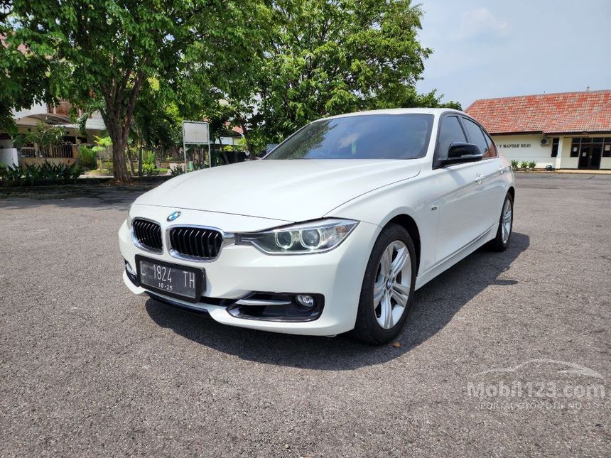 Jual Mobil BMW 320i 2013 Sport 2.0 di Jawa Timur Automatic Sedan Putih ...