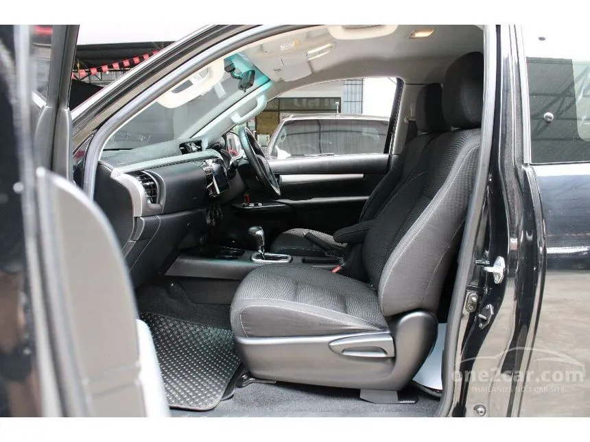 2019 Toyota Hilux Revo 2.4 SMARTCAB Prerunner E Pickup for sale on One2car