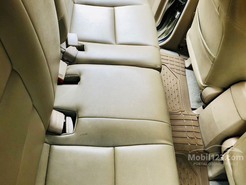 Jual Mobil Toyota Kijang Innova 2004 G 2.0 di Banten Manual MPV Silver ...