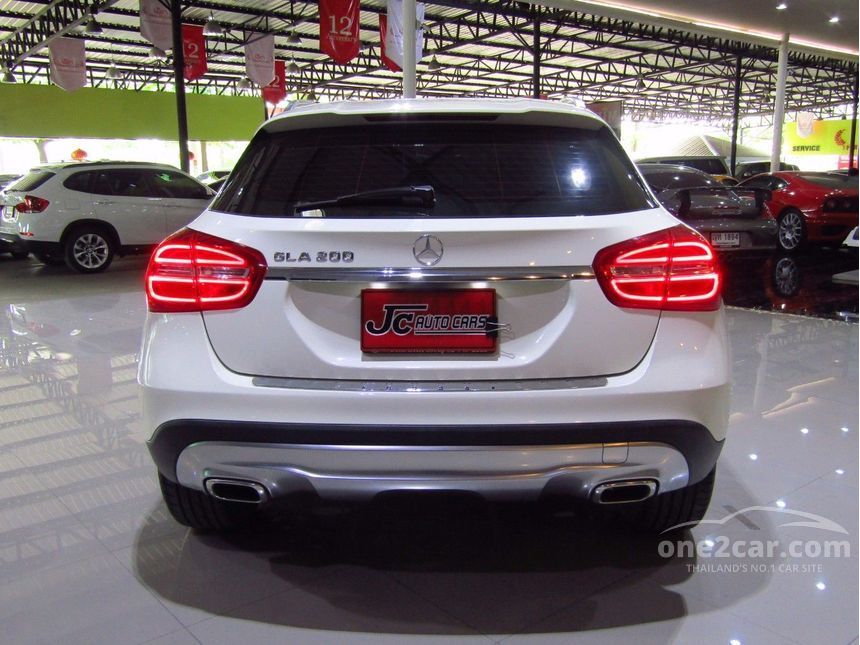 Mercedes-Benz GLA200 2015 W156 (ปี 14-17) Urban 1.6 เกียร์อัตโนมัติ สี ...