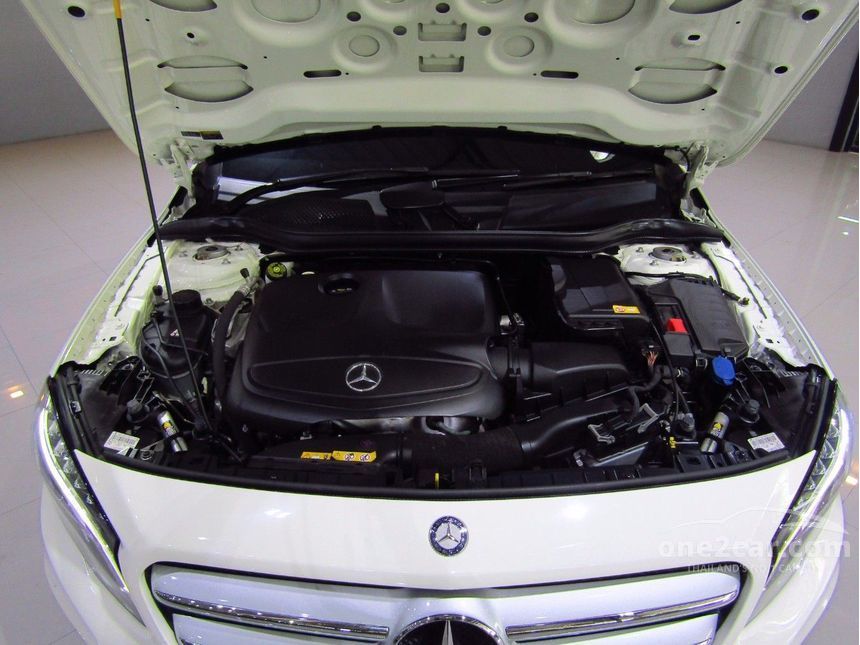 Mercedes-Benz GLA200 2015 W156 (ปี 14-17) Urban 1.6 เกียร์อัตโนมัติ สี ...