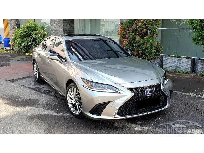 Jual Mobil Lexus ES300h 2021 Ultra Luxury 2.5 di DKI Jakarta Automatic Sedan Silver Rp 850.000. ...