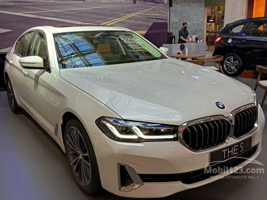Jual Mobil BMW 530i 2022 Opulence 2.0 di DKI Jakarta Automatic Sedan ...