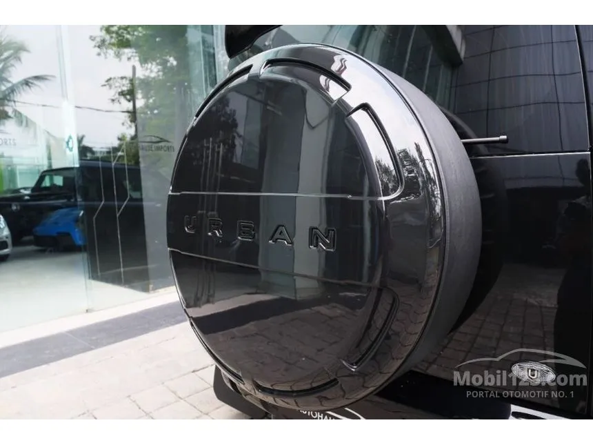 Jual Mobil Land Rover Defender 2022 110 P400 Explorer Package 3.0 di ...