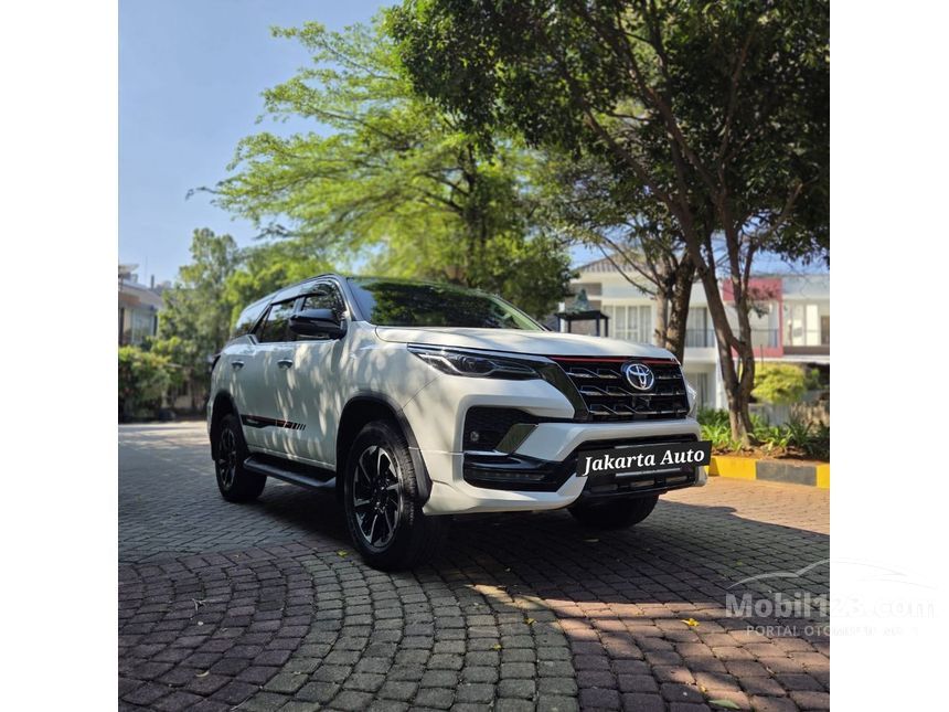 Jual Mobil Toyota Fortuner 2021 VRZ TRD 4X2 2.4 di DKI Jakarta ...