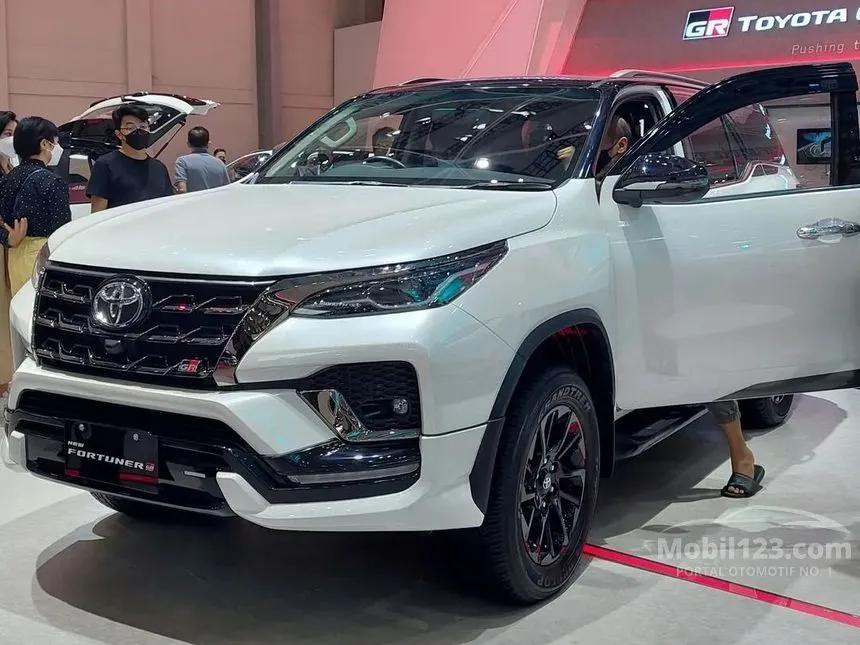 Jual Mobil Toyota Fortuner 2023 GR Sport Two-Tone 2.8 di DKI Jakarta ...