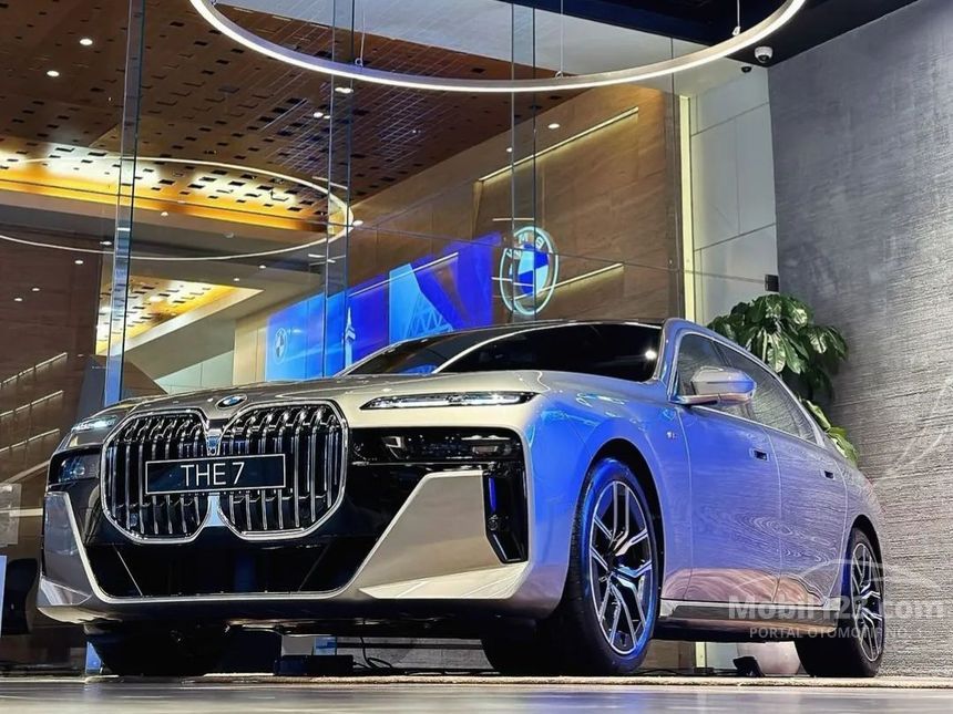 Jual Mobil BMW 735i 2023 M Sport 3.0 di DKI Jakarta Automatic Sedan Abu ...