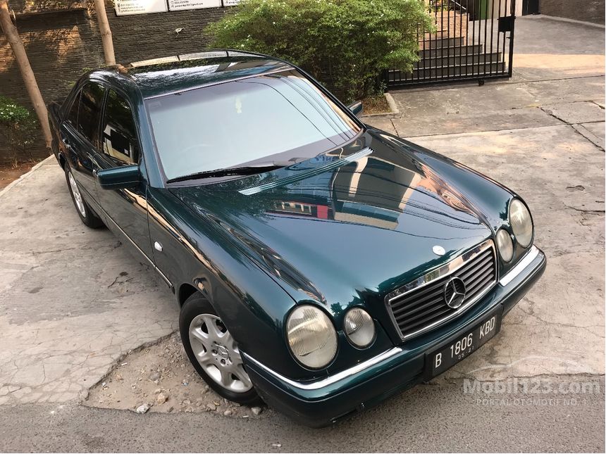 Jual Mobil Mercedes-Benz E320 1998 W210 3.2 Automatic 3.2 di DKI ...