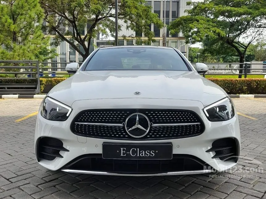 Jual Mobil Mercedes-Benz E300 2023 AMG Line 2.0 di DKI Jakarta Automatic Sedan Putih Rp 1.890 ...