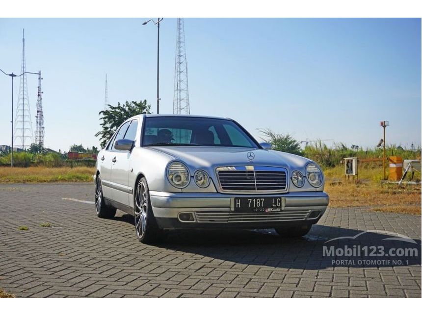 Jual Mobil Mercedes-Benz E320 1997 W210 3.2 Manual 3.2 di Jawa Timur ...