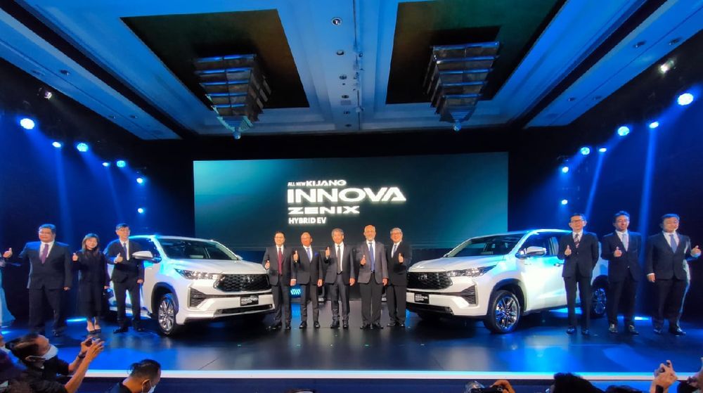 Harga Toyota Kijang Innova Zenix, yang Bensin dan Hybrid Mulai Rp400 ...