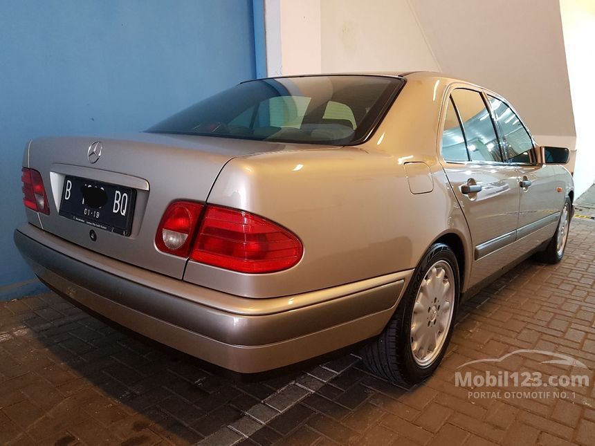 Jual Mobil Mercedes-Benz E230 1998 W210 2.3 Automatic 2.3 di DKI Jakarta Automatic Sedan Emas Rp ...