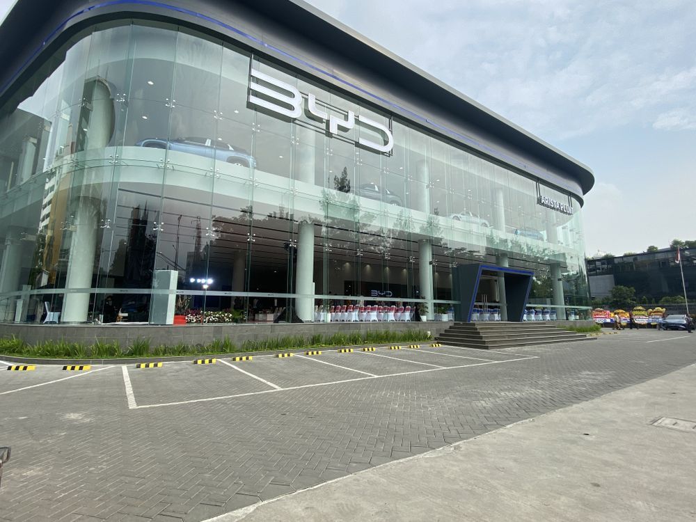 Arista Group Perluas Jaringan Kendaraan Listrik, Resmikan Diler Denza ...
