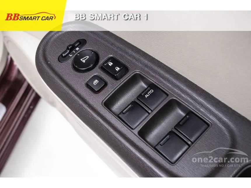 2013 Honda Brio 1.2 (ปี 11-16) Amaze V Sedan for sale on One2car