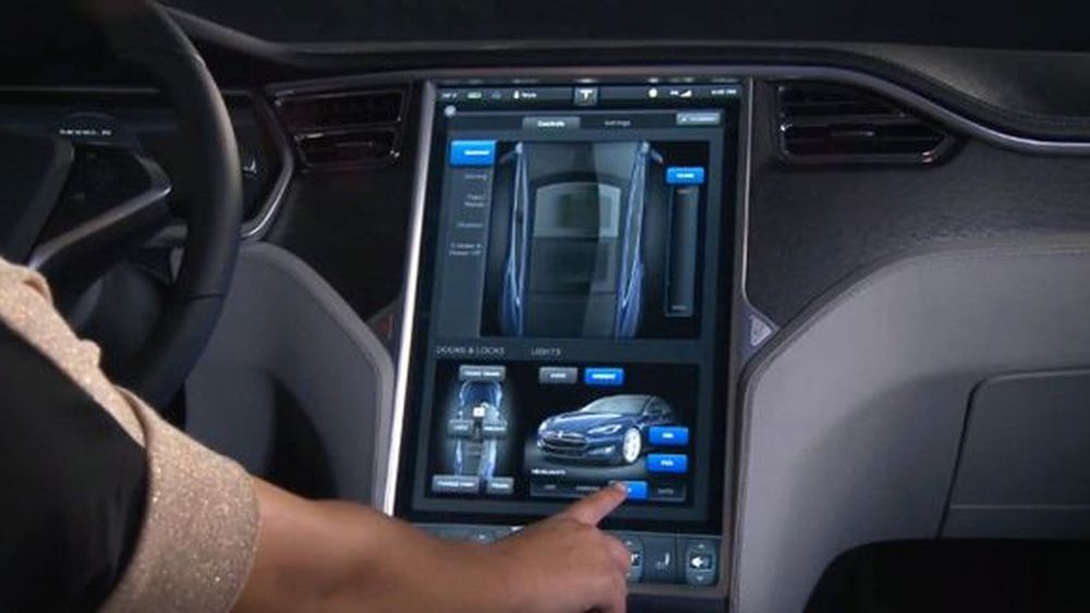 ใหญ่ได้อีก Tesla โชว์หน้าจอแสดงผลขนาด 17 นิ้วในห้องโดยสารของ Model S ...