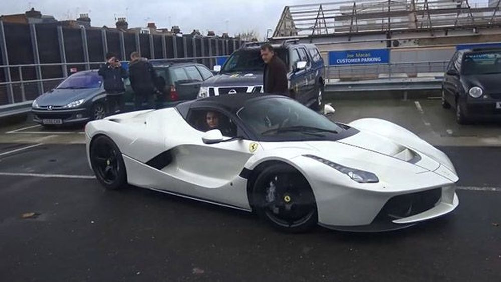 รวยมาก! กอร์ดอน แรมซีย์ เชฟชื่อดังอวดไอ้แมงมุมคันใหม่ LaFerrari Aperta ...