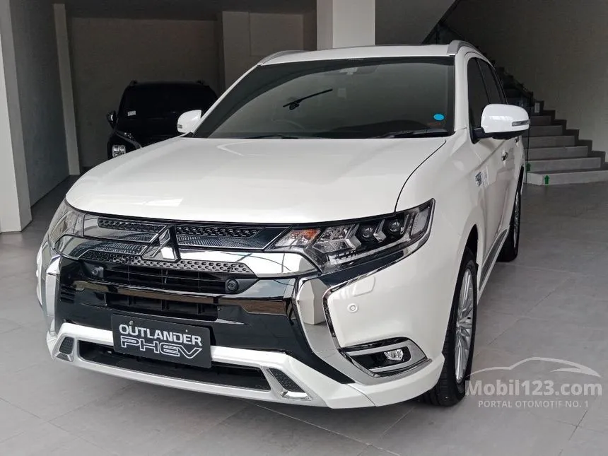 Jual Mobil Mitsubishi Outlander 2021 PHEV 2.4 di DKI Jakarta Automatic ...