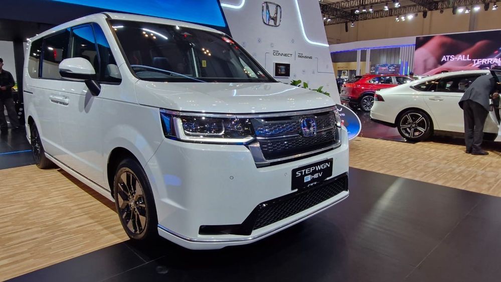 Honda STEP WGN e:HEV: MPV Hybrid Premium yang Siap Jadi Rumah Kedua ...