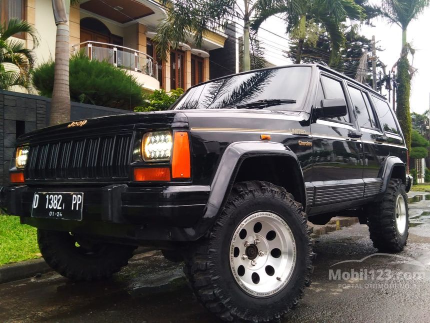 Jual Mobil Jeep Cherokee 1995 4.0 di Jawa Barat Automatic SUV Hitam Rp ...