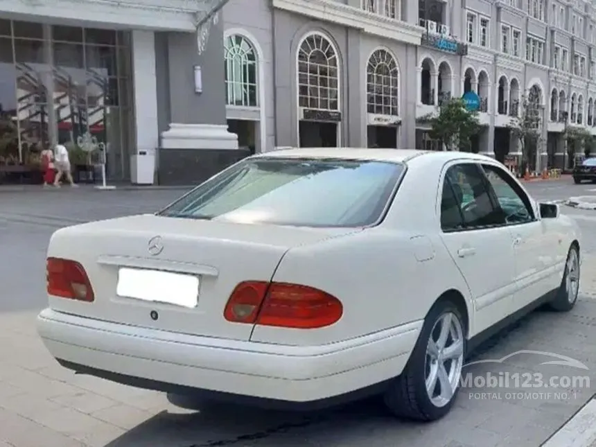 Jual Mobil Mercedes-Benz E230 1997 W210 2.3 Automatic 2.3 di DKI Jakarta Automatic Sedan Putih ...