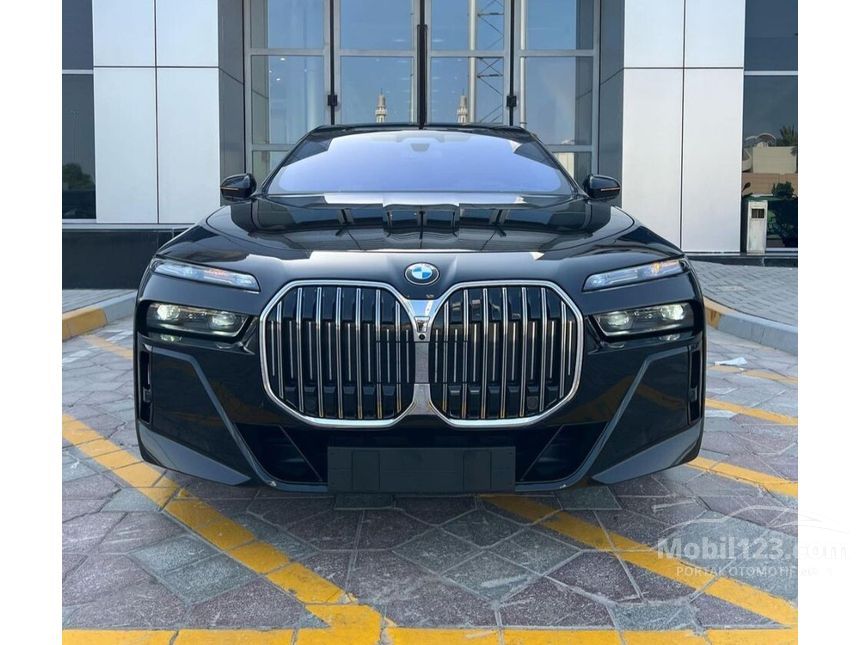 Jual Mobil BMW 735i 2024 M Sport 3.0 di DKI Jakarta Automatic Sedan ...