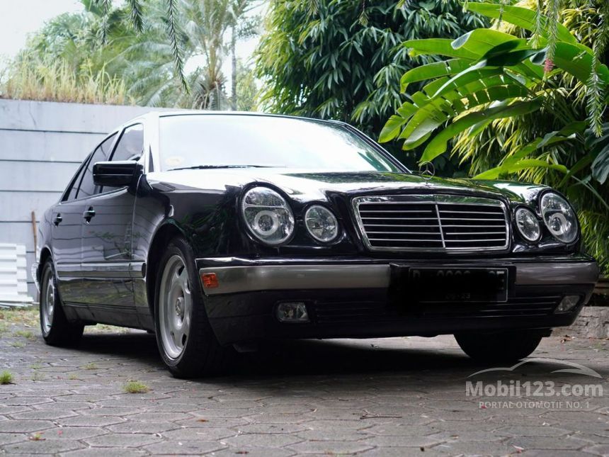 Jual Mobil Mercedes-Benz E230 1998 W210 2.3 Automatic 2.3 di DKI Jakarta Automatic Sedan Hitam ...