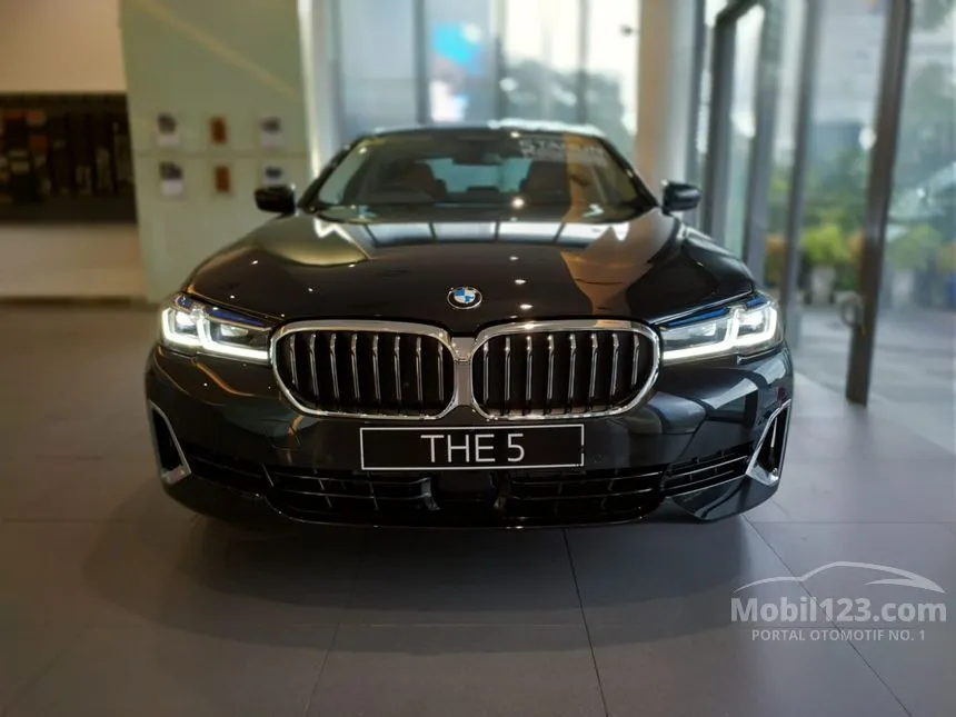 Jual Mobil BMW 530i 2023 Opulence 2.0 di DKI Jakarta Automatic Sedan ...