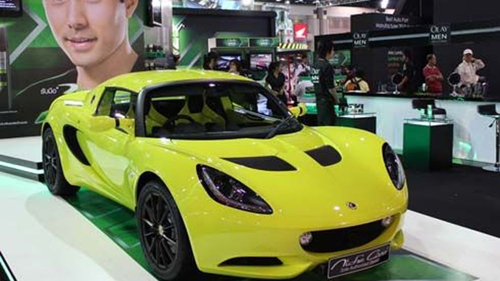 Lotus สปอร์ตเล็กสังกัด Proton ปฏิบัติต่างภารกิจ โผล่ 2 บูธ ที่บางกอก ...
