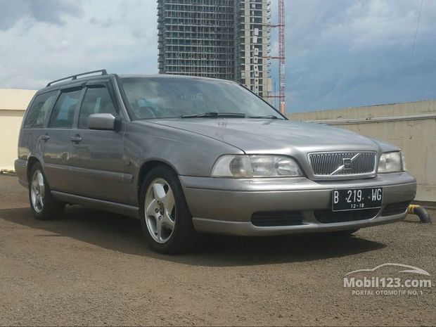 Volvo Mobil Bekas & Baru dijual di Indonesia - Dari 64 Mobil di Mobil123