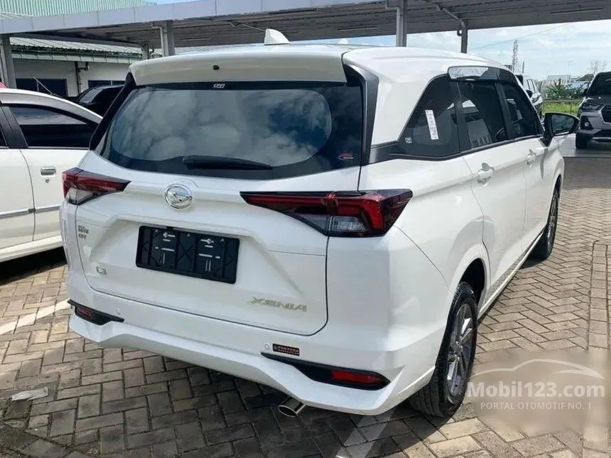 Jual Mobil Daihatsu Xenia 2022 R 1.3 di Jawa Barat Automatic MPV Putih ...