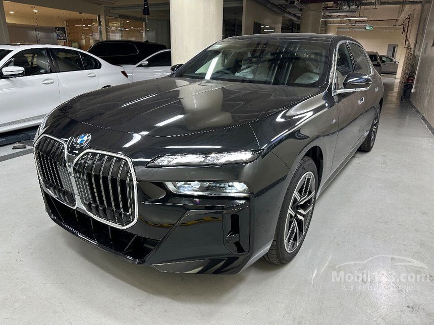 Jual Mobil BMW 735i 2023 M Sport 3.0 di DKI Jakarta Automatic Sedan ...