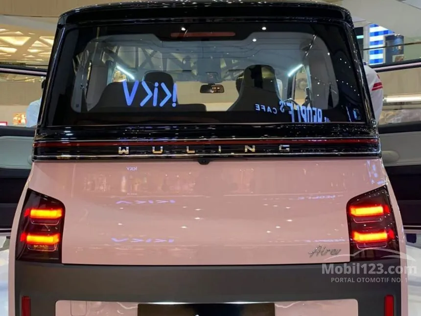 Jual Mobil Wuling EV 2022 Air ev Standard Range di Jawa Timur Automatic ...