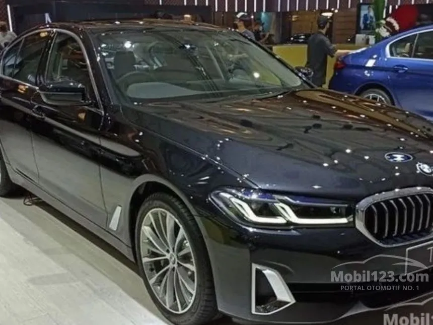 Jual Mobil BMW 530i 2022 Opulence 2.0 di DKI Jakarta Automatic Sedan ...