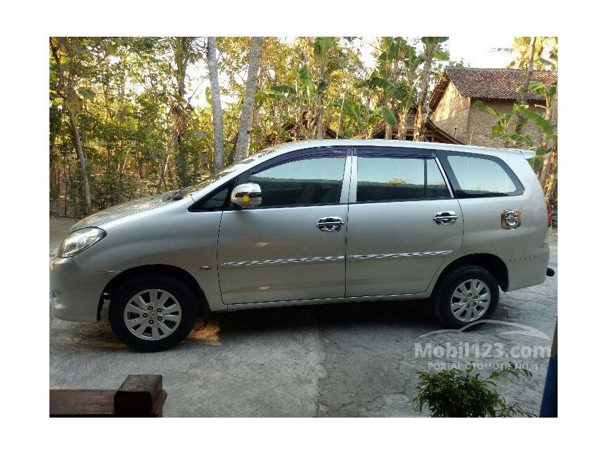 Jual Mobil Toyota Kijang Innova 2009 E 2.0 di Yogyakarta Manual MPV ...