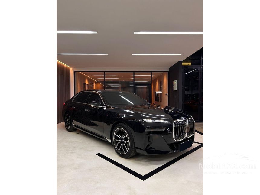 Jual Mobil BMW 735i 2023 M Sport 3.0 di DKI Jakarta Automatic Sedan ...