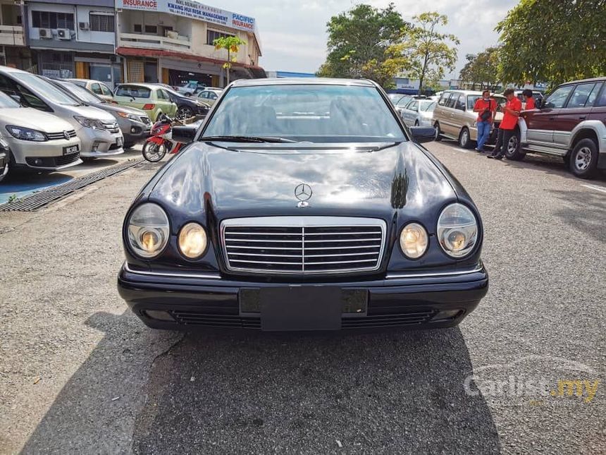 Mercedes-Benz E200 1998 Classic 2.0 in Johor Automatic Sedan Black for ...