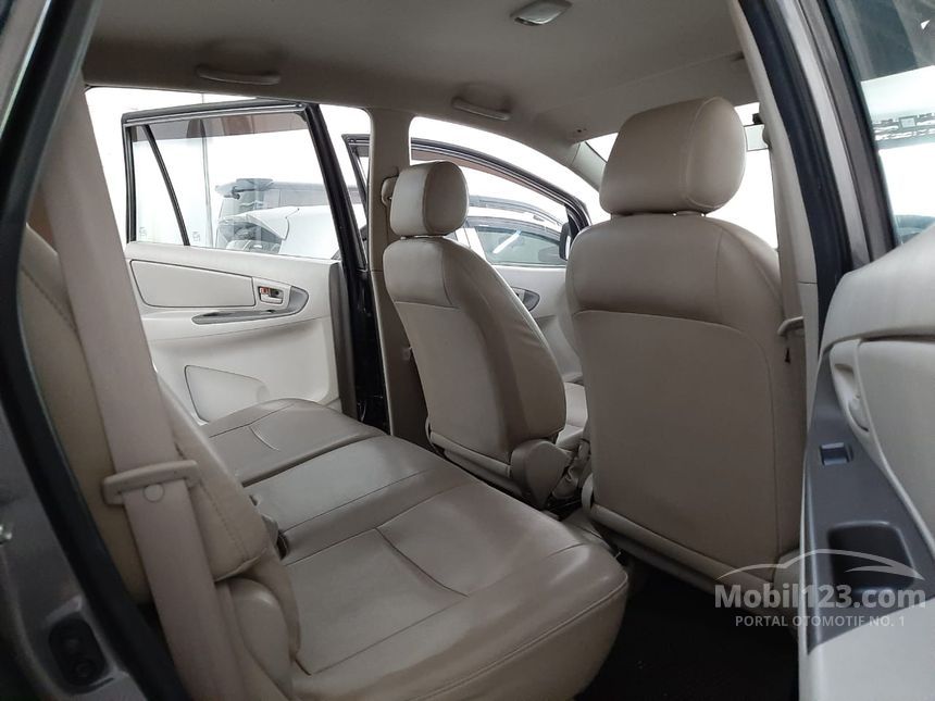 Jual Mobil Toyota Kijang Innova 2010 J 2.0 di Jawa Timur Manual MPV Abu ...