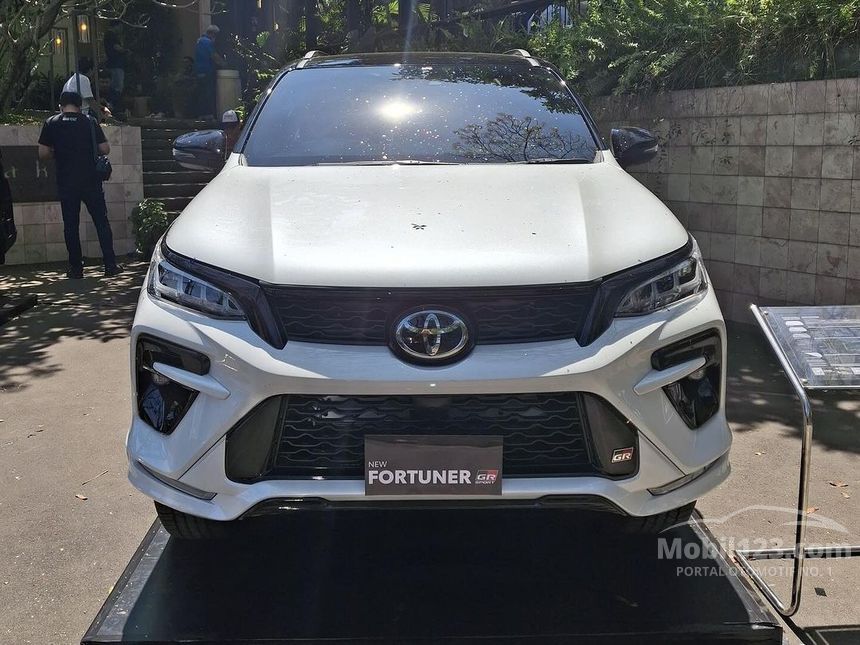 Jual Mobil Toyota Fortuner 2024 GR Sport Two-Tone 2.8 di DKI Jakarta ...