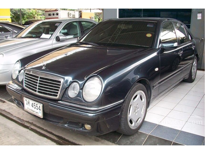 Mercedes-Benz E280 2002 W210 (ปี 95-03) Elegance 2.8 เกียร์อัตโนมัติ สี ...