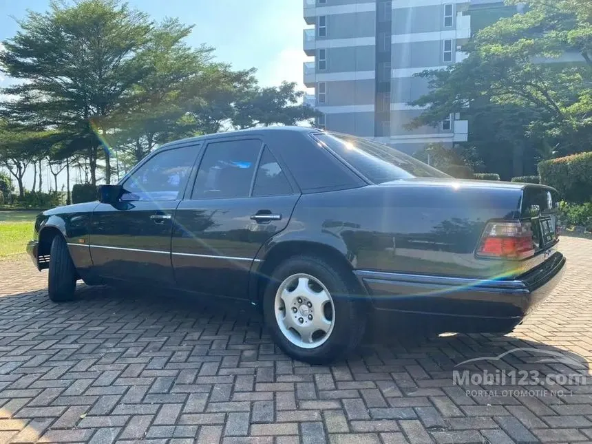 Jual Mobil Mercedes-Benz E320 1996 W124 3.2 L6 Manual 3.2 di DKI Jakarta Manual Sedan Hitam Rp ...