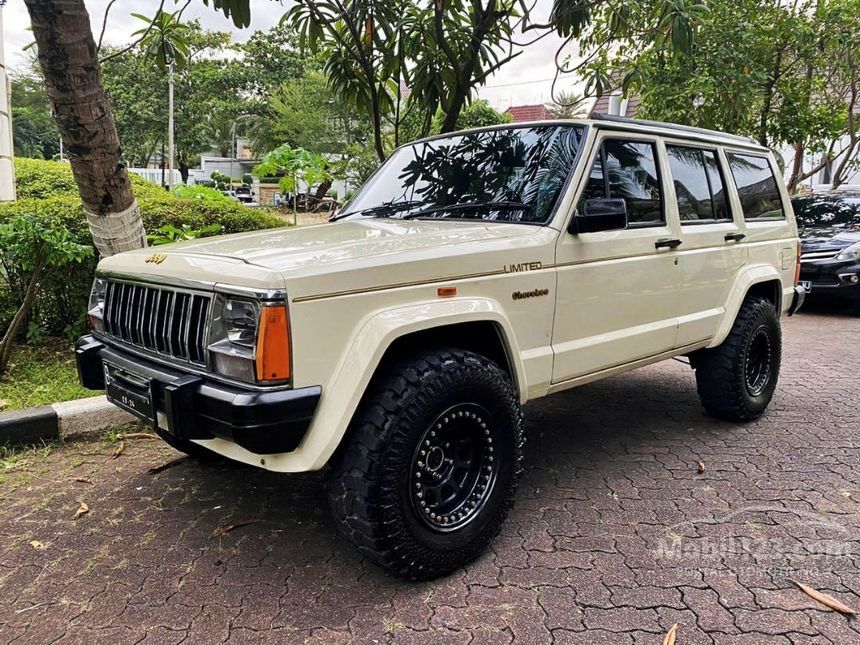 Jual Mobil Jeep Cherokee 1997 4.0 di Jawa Barat Automatic SUV Putih Rp ...